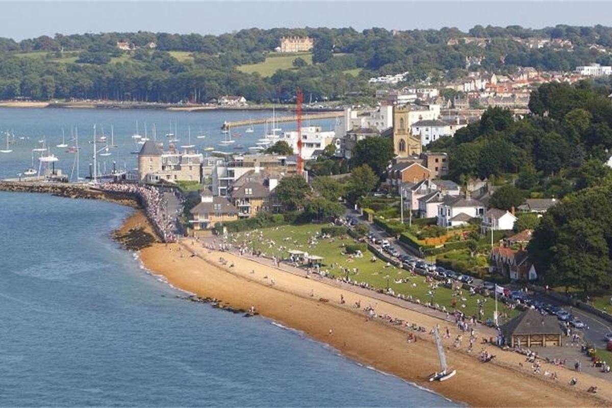 Ofsted chair quits after Isle of Wight "ghetto" row