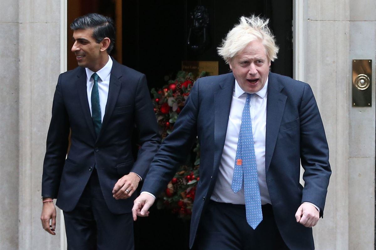 Johnson and Rishi Sunak apologise after Partygate fines but resist ...