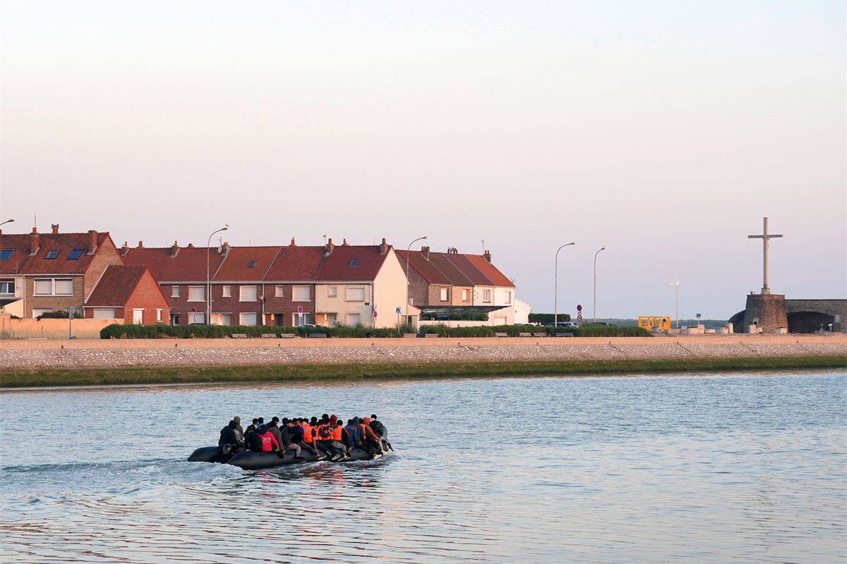 NCA to recruit 100 extra officers to target smuggling gangs